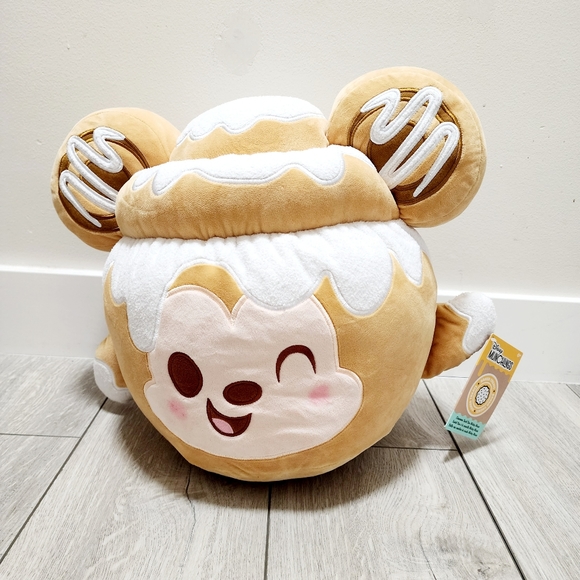 Disney | Toys | Disney Munchlings Mickey Mouse Cinnamon Swirl Bun ...
